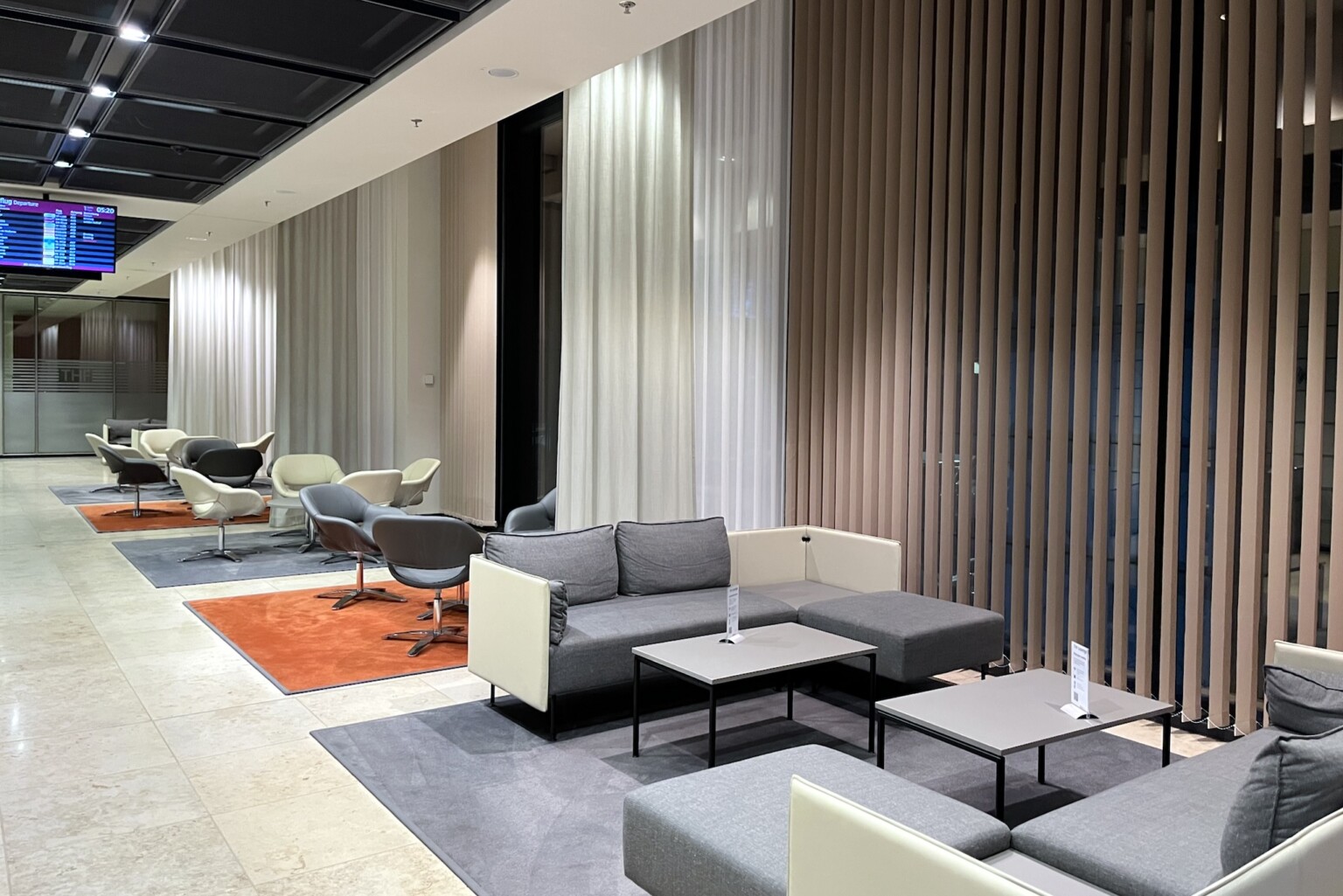 Lounge Tempelhof Berlin (Lounge Bewertung 2023)