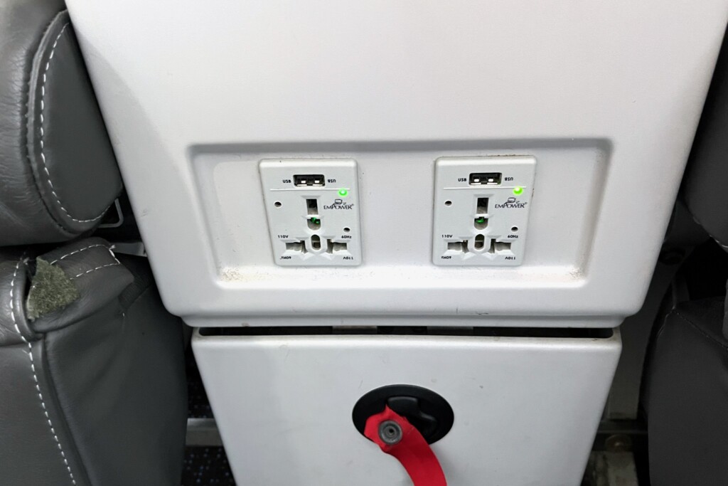 Singapore Airlines Business Class Boeing 737-800 NG (Trip Report 2023)